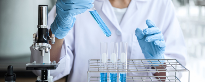 10 métiers de la santé qui recrutent en 2026 pour votre reconversion