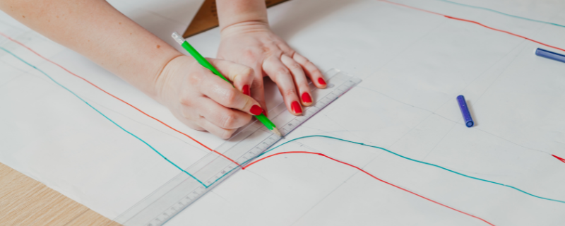 Devenir Modéliste : métier, formations, reconversion