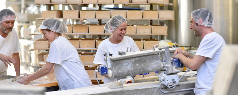 Devenir Opérateur de production : salaire, formation, reconversion