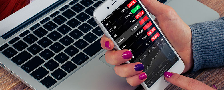 Devenir analyste financier : formation, salaire, reconversion