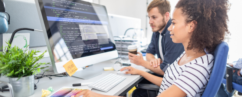 Devenir développeur full stack : formation, salaire, reconversion