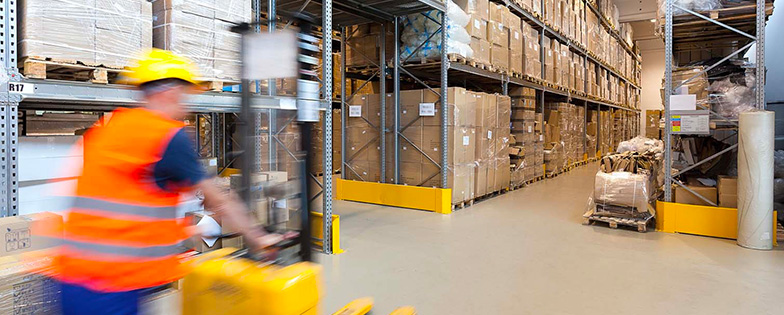 Devenir magasinier : tout savoir du métier